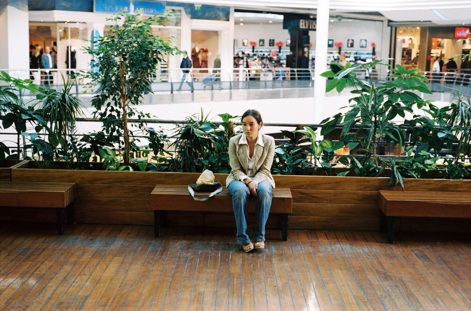 18 Abandoned Shopping Malls That Look Like Time Capsules from the ’80s