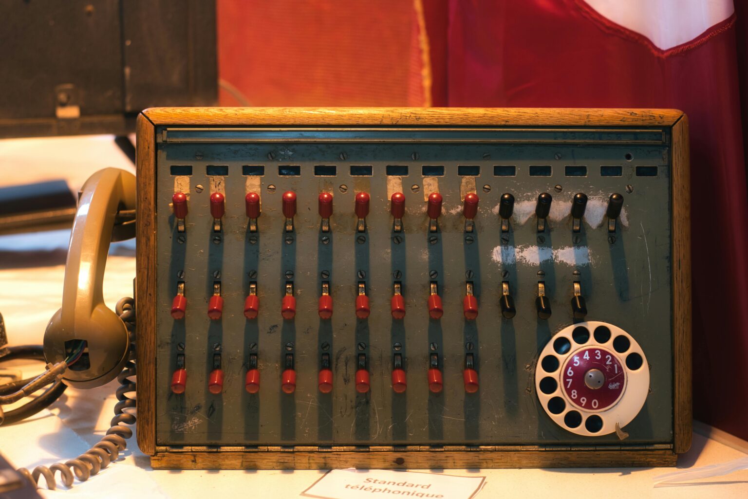 15 Forgotten Office Gadgets from the ’80s That Would Confuse Today’s ...