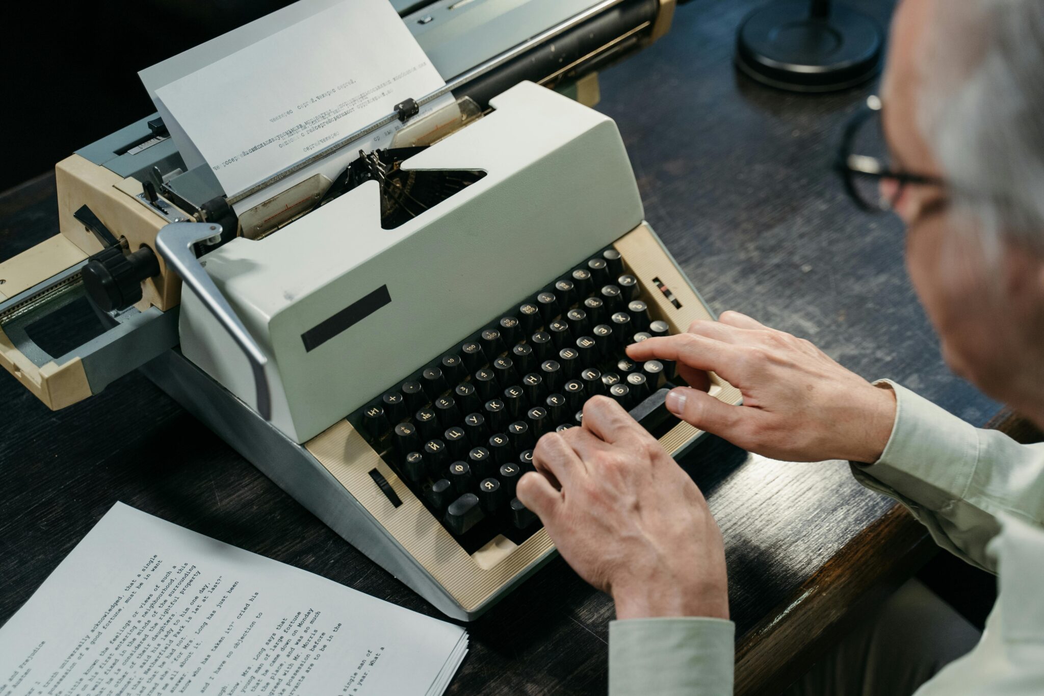 12 Boomer Jobs That No Longer Exist and Why They Vanished