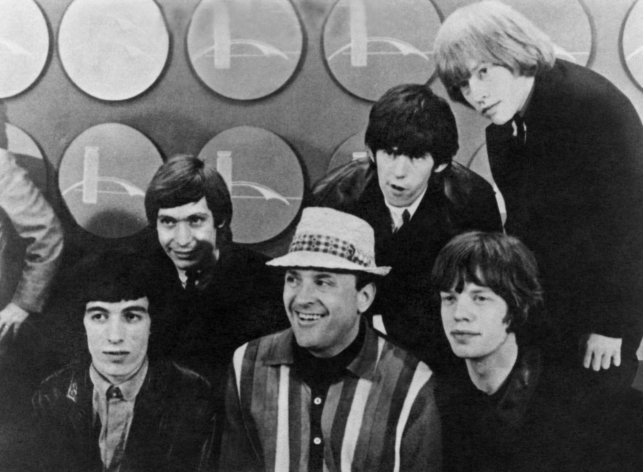 13 Iconic Radio DJs from the Past Who Defined an Era