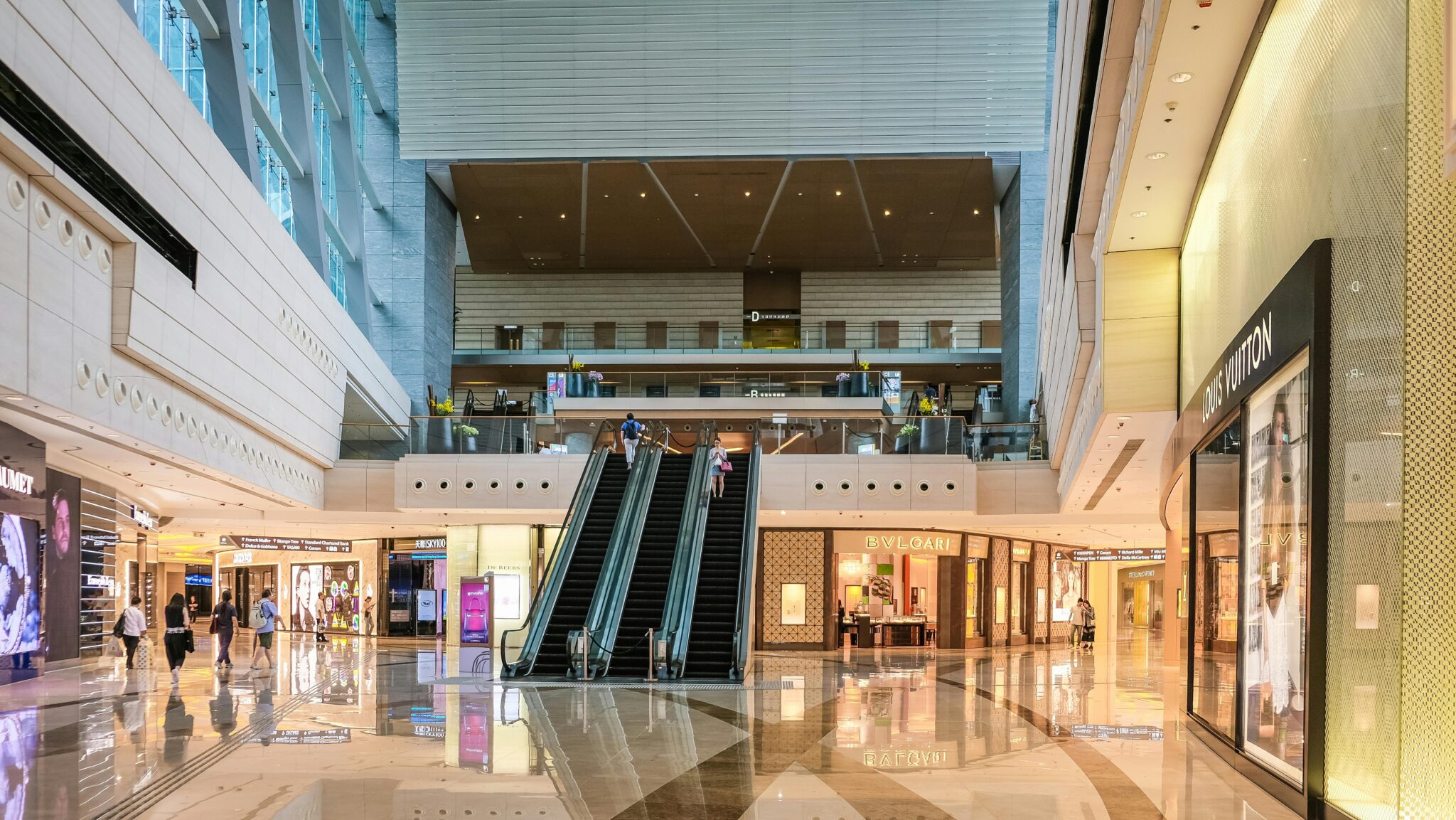 18 Abandoned Shopping Malls That Look Like Time Capsules from the ’80s