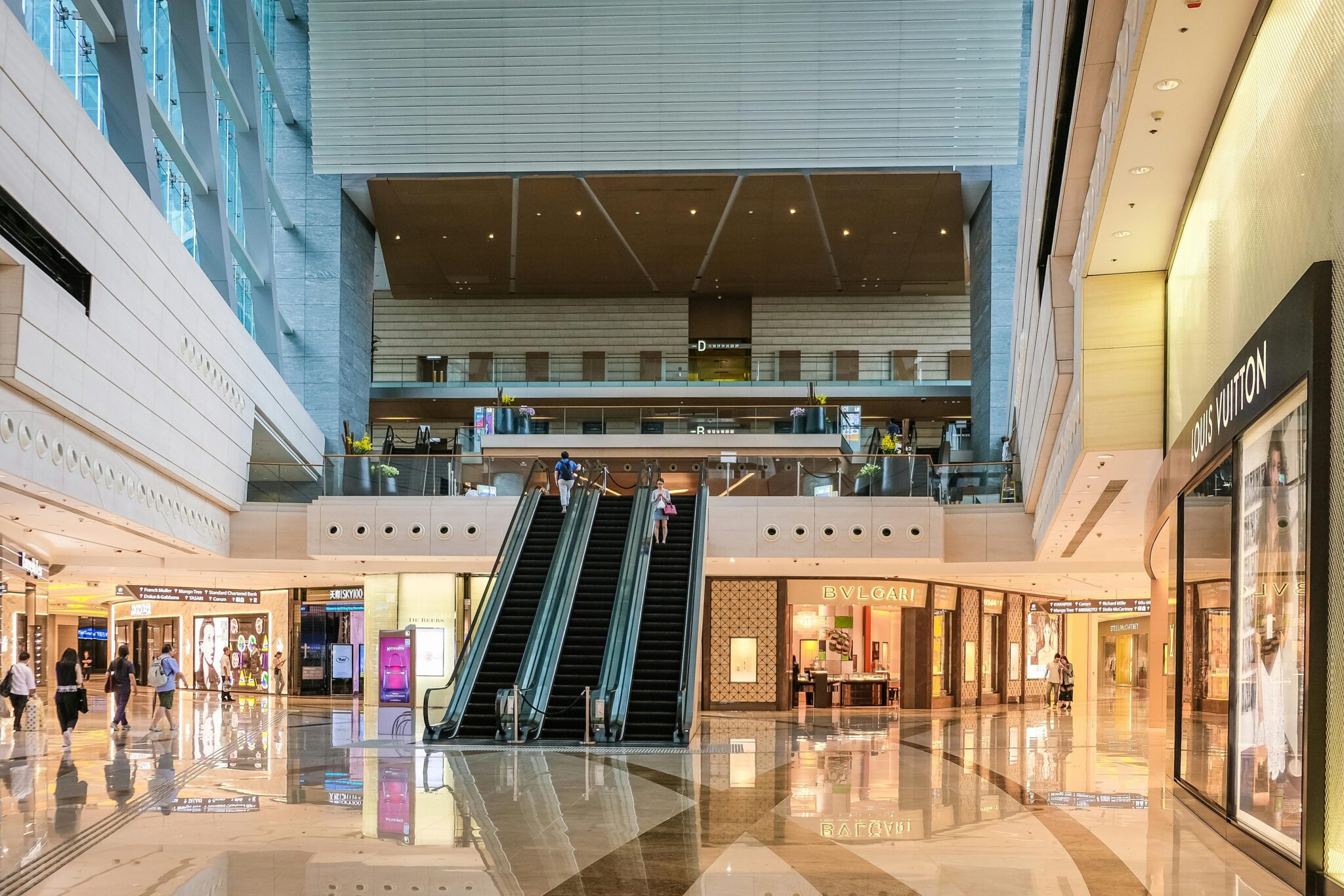 14 Forgotten Stores That Were Once the Heart of Every Mall