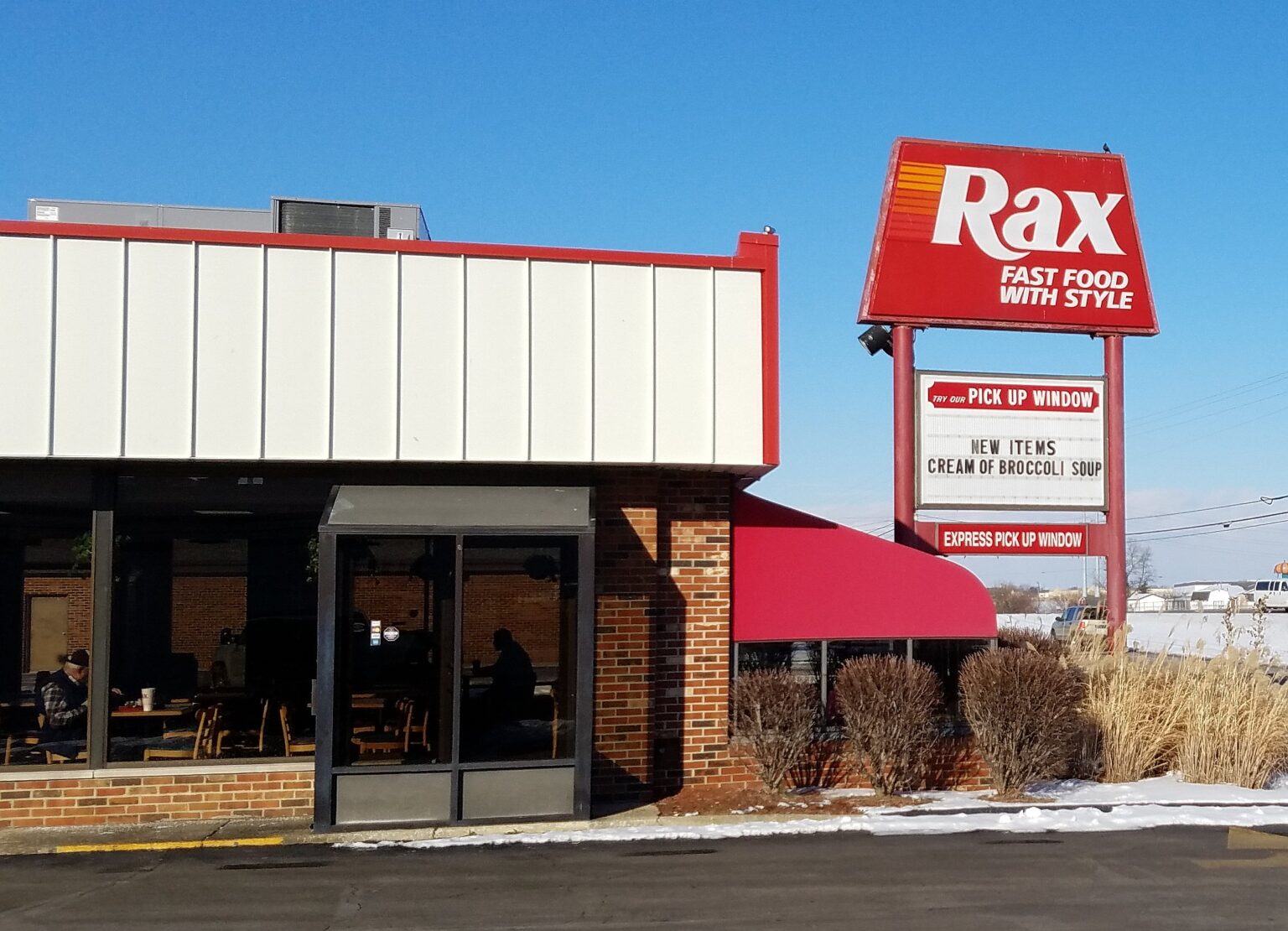 13 Forgotten Chain Restaurants That Defined the ’80s