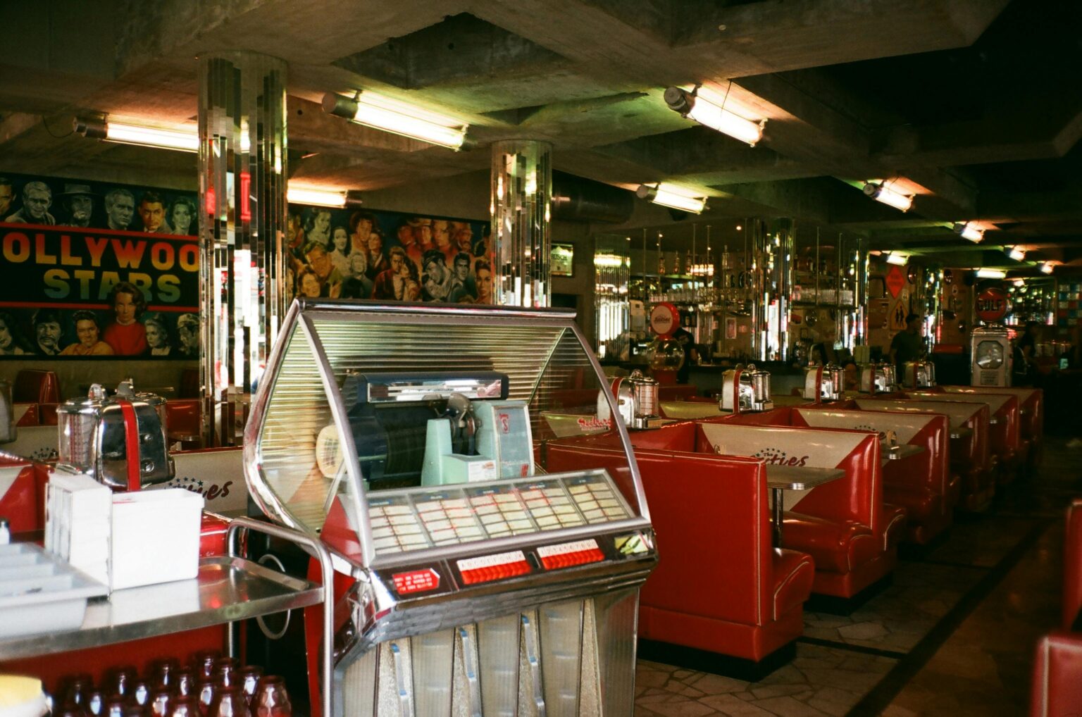 13 Retro Motel Trends from the ’50s and ’60s We Deeply Miss