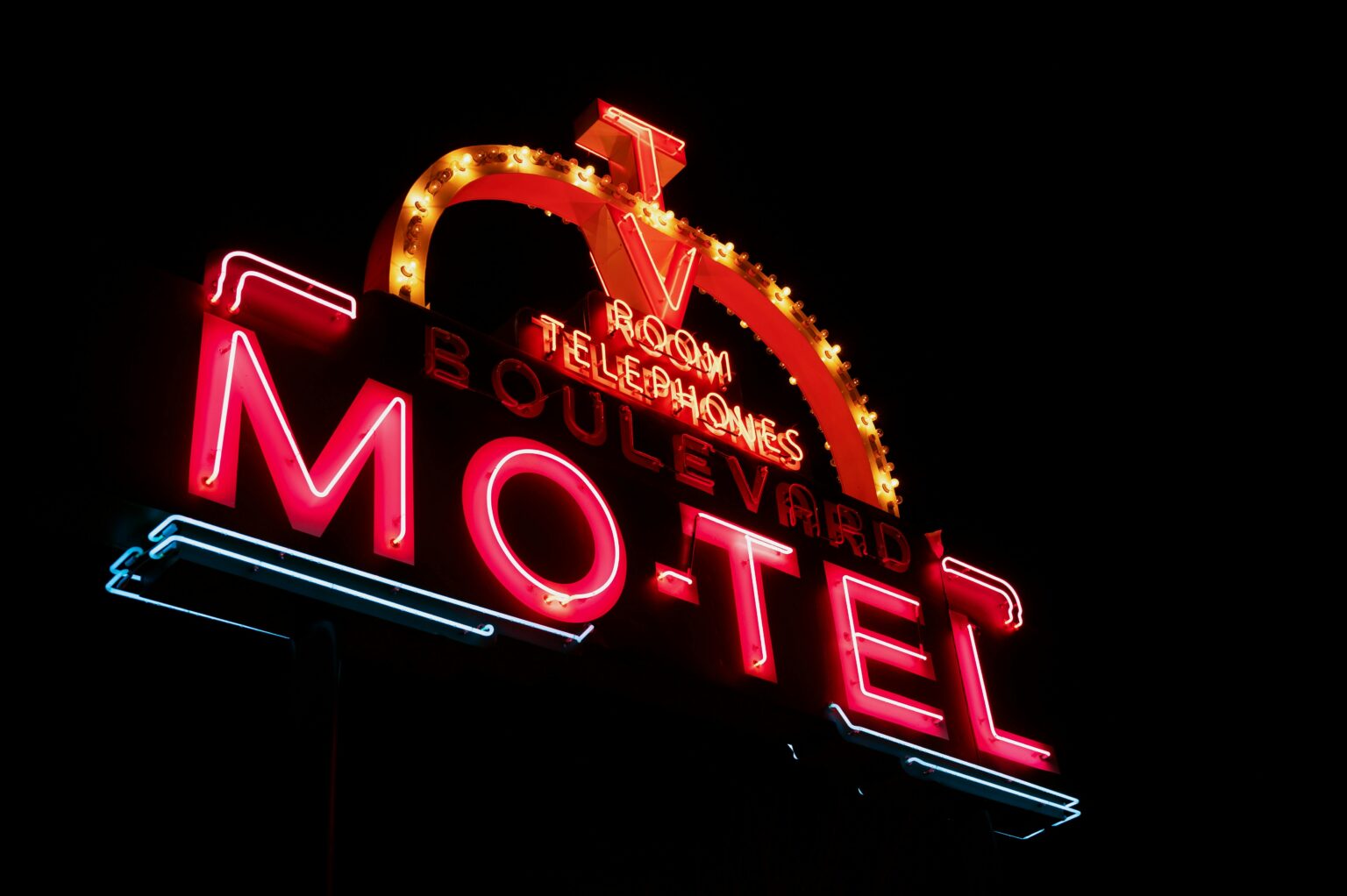 13 Retro Motel Trends from the ’50s and ’60s We Deeply Miss