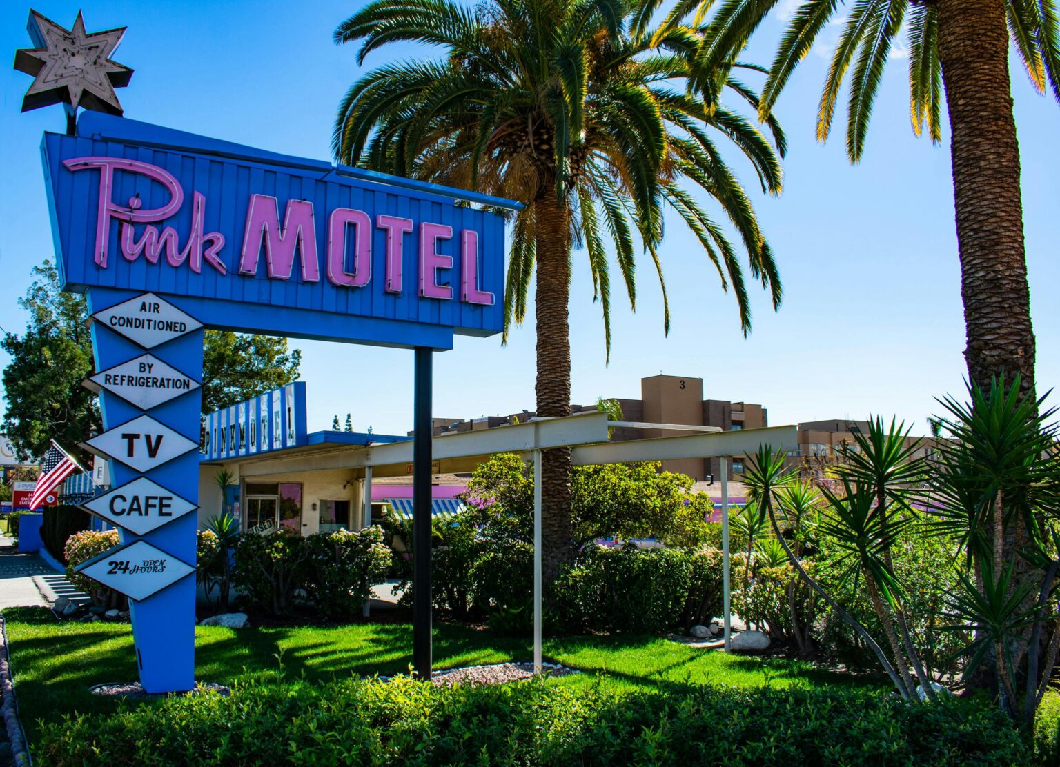 13 Retro Motel Trends from the ’50s and ’60s We Deeply Miss