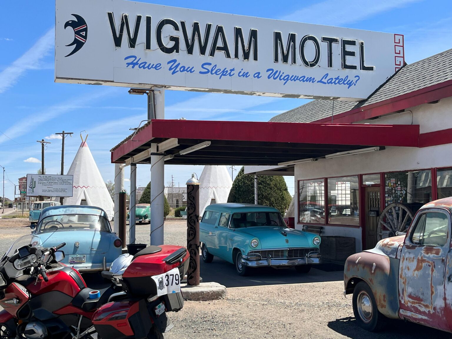 13 Retro Motel Trends from the ’50s and ’60s We Deeply Miss