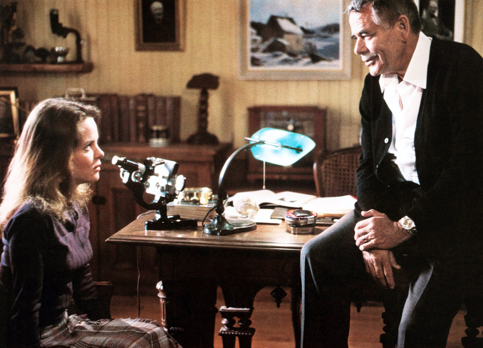 13 Outdated and Unfair Workplace Expectations Women Had to Follow in ...