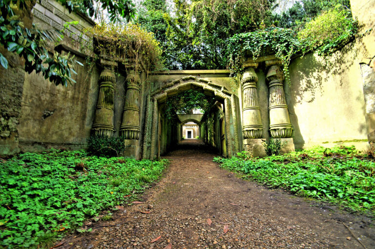 15 Cemetery Superstitions That Used to Be Taken Very Seriously