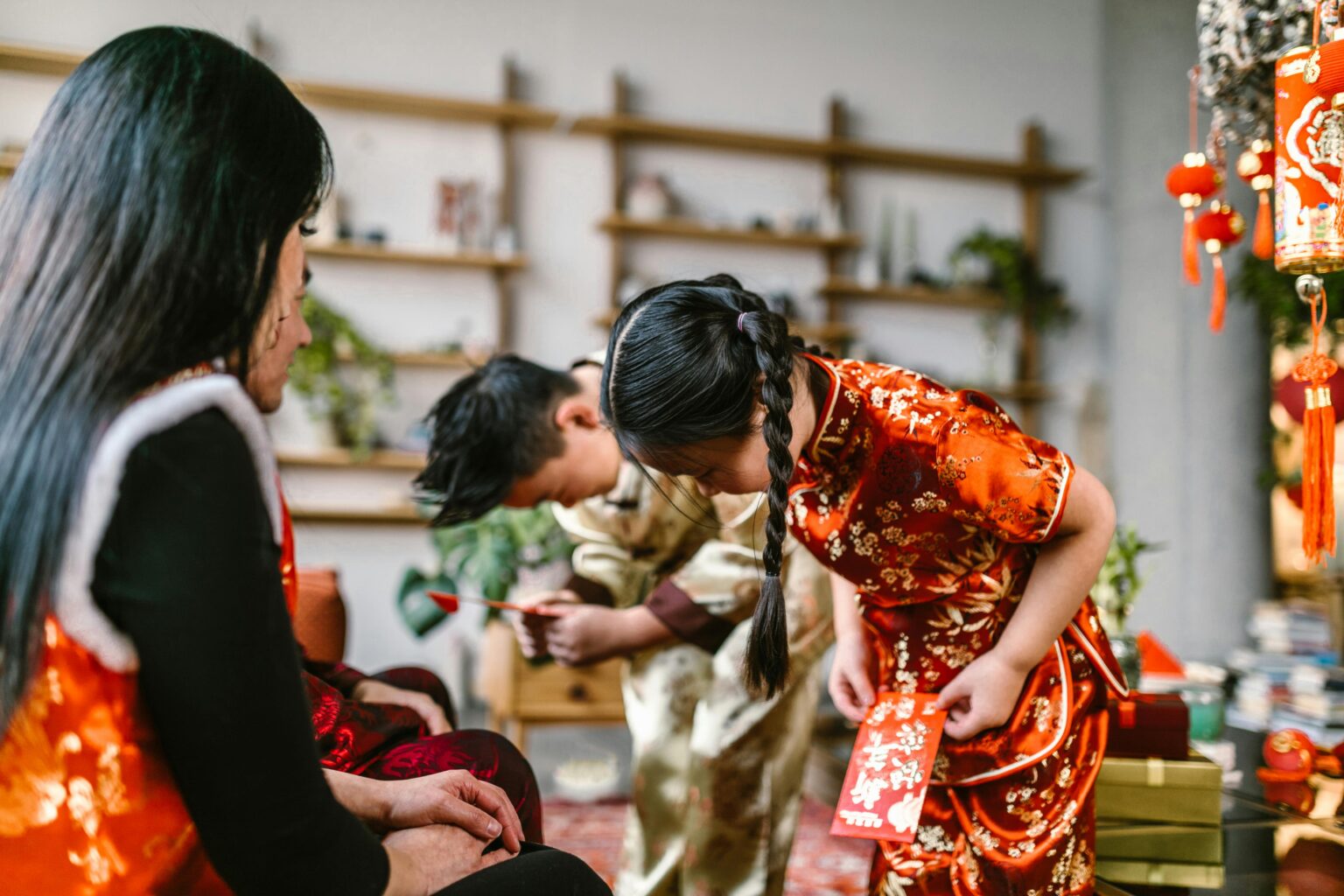 13 Cultural Greetings That Can Make or Break a First Impression Abroad