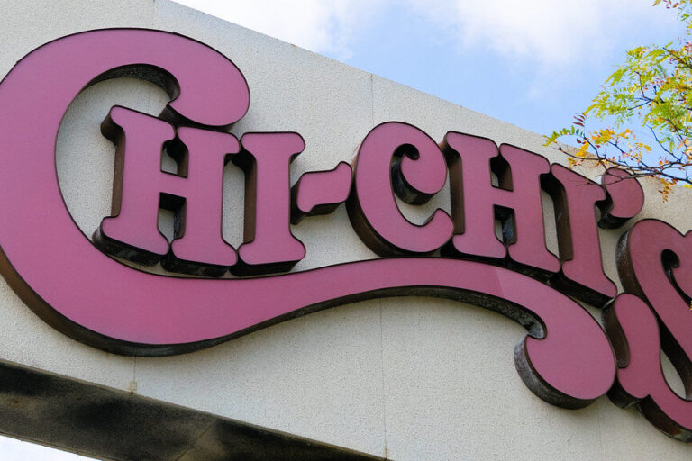 13 Forgotten Chain Restaurants That Defined the ’80s