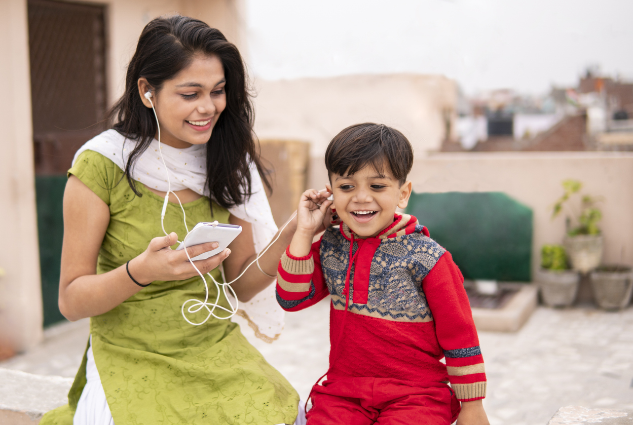 15 Roles Aunts Played That Made Them the Real Backbone of the Family