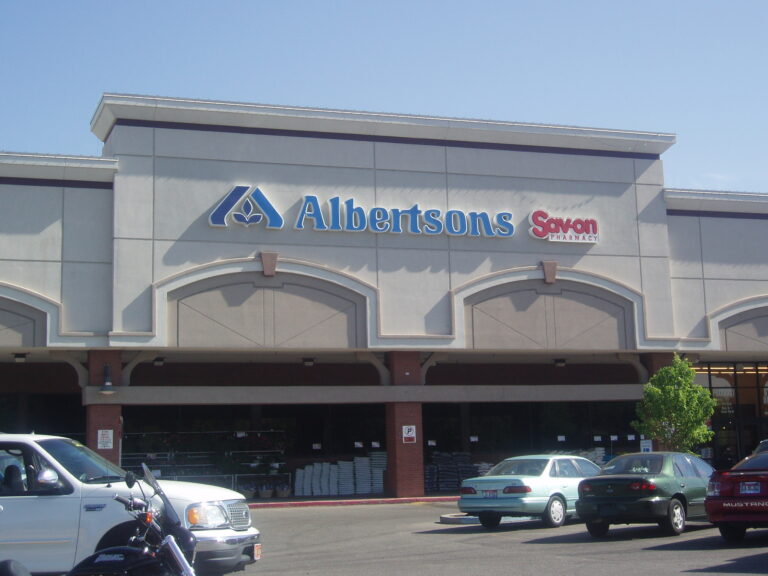 13 Forgotten Grocery Store Chains That Were Once Household Names