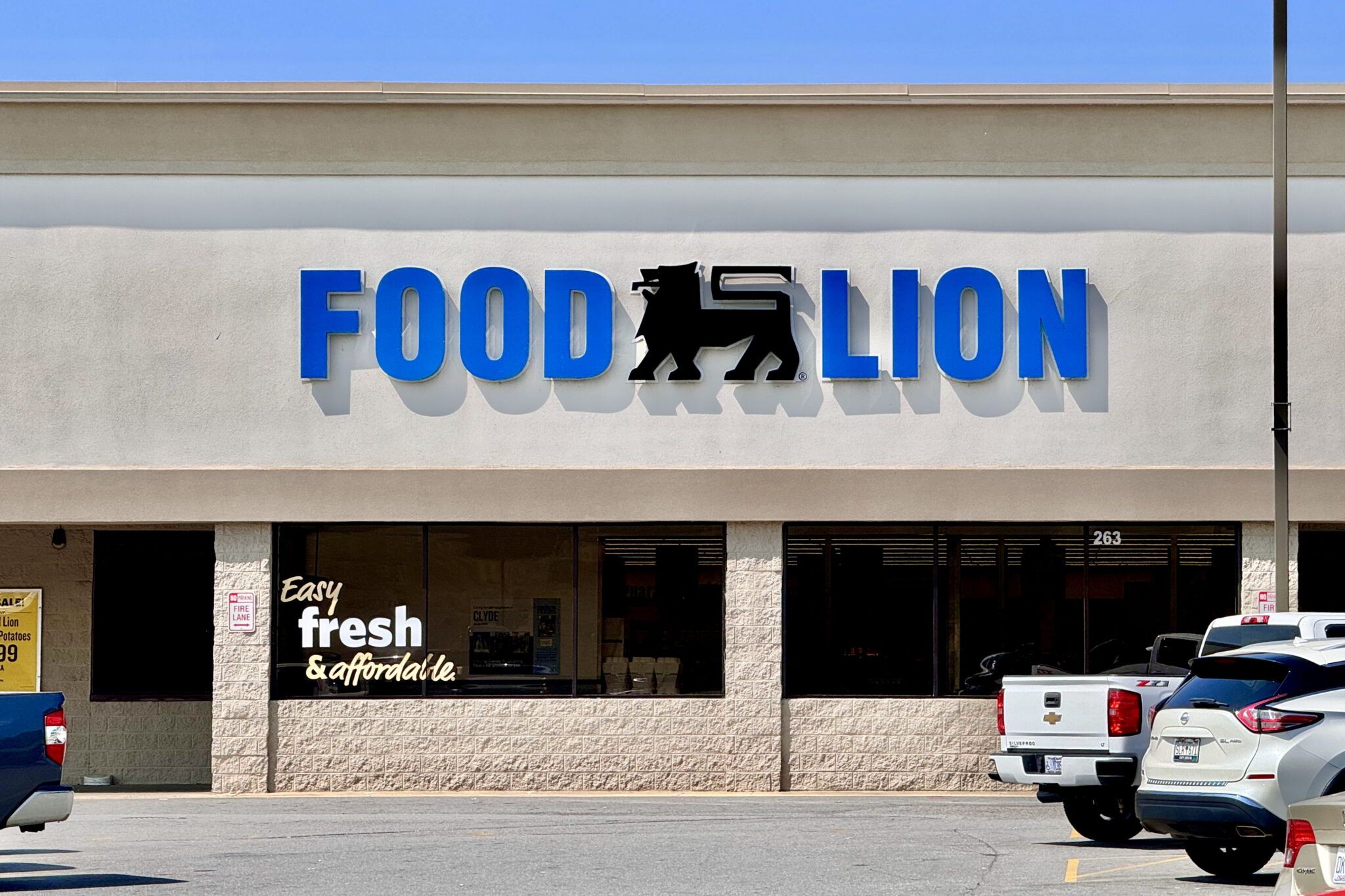 13 Forgotten Grocery Store Chains That Were Once Household Names