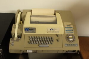 15 Forgotten Office Gadgets from the ’80s That Would Confuse Today’s ...